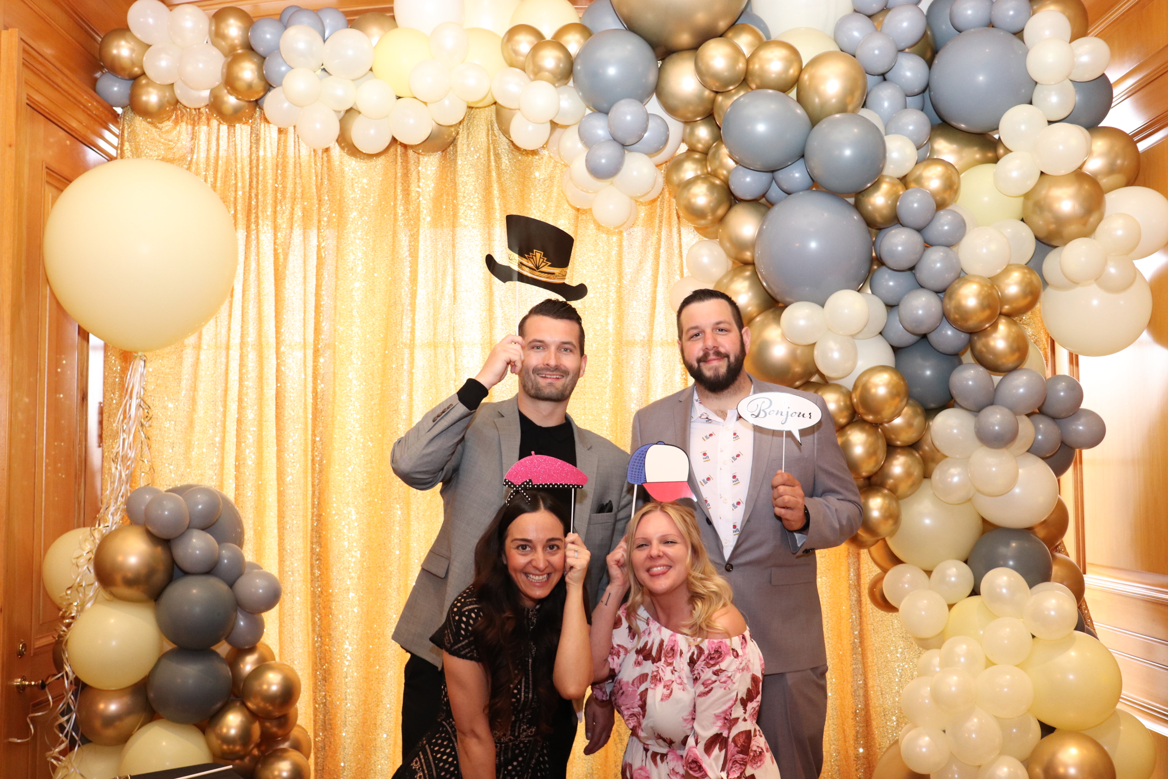 Prince Edward County Photo Booths Rentals | Toronto Balloon Décor